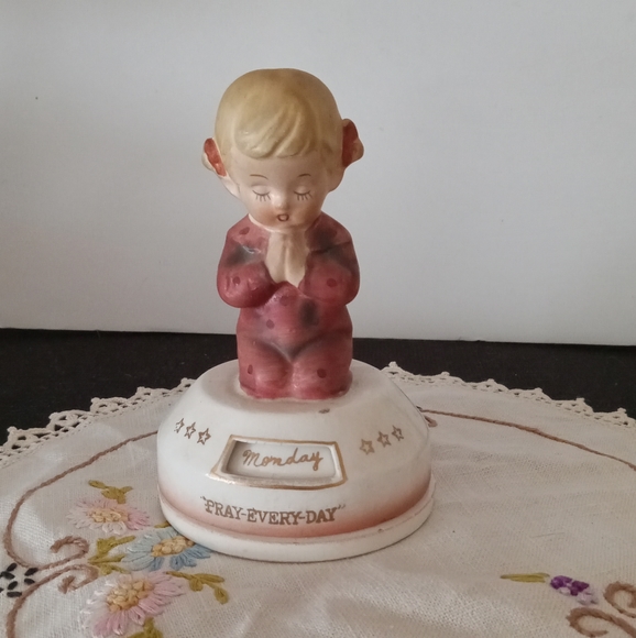 napco | Accents | Vintage 956 Blonde Girl Praying Tricket Pray Daily ...